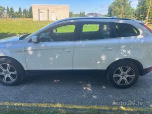 Balts Volvo XC60 2012 Tallina, ar dzinēja tilpumu 2.00 L un nobraukumu 328 tūkst. km par 10000 €, foto 12 vietnē AUTOMOTO.COM.LV