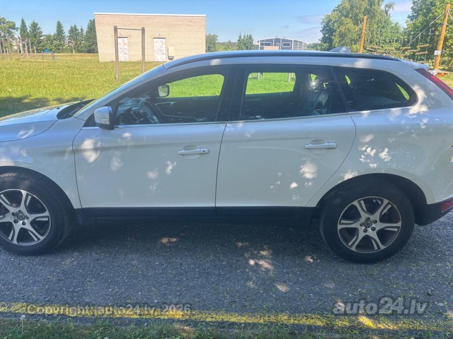 Balts Volvo XC60 2012 Tallina, ar dzinēja tilpumu 2.00 L un nobraukumu 328 tūkst. km par 10000 €, foto 12 vietnē AUTOMOTO.COM.LV