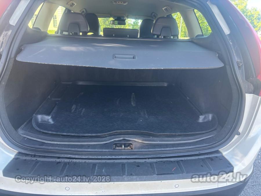 Balts Volvo XC60 2012 Tallina, ar dzinēja tilpumu 2.00 L un nobraukumu 328 tūkst. km par 10000 €, foto 14 vietnē AUTOMOTO.COM.LV