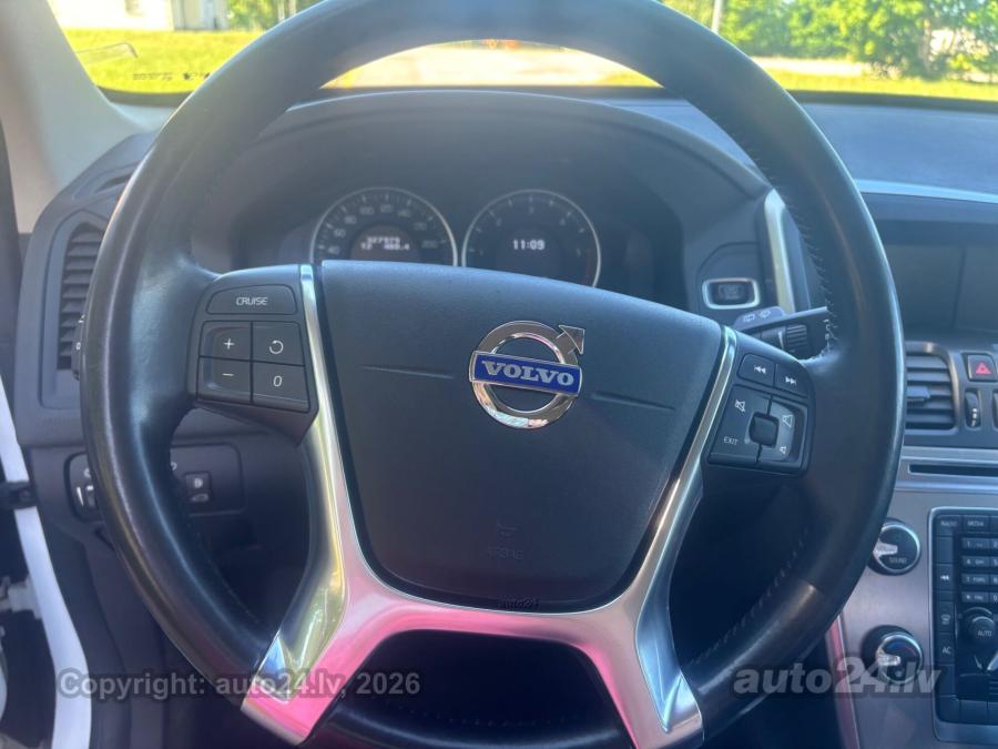 Balts Volvo XC60 2012 Tallina, ar dzinēja tilpumu 2.00 L un nobraukumu 328 tūkst. km par 10000 €, foto 17 vietnē AUTOMOTO.COM.LV