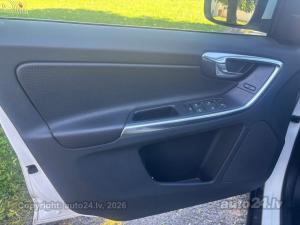 Balts Volvo XC60 2012 Tallina, ar dzinēja tilpumu 2.00 L un nobraukumu 328 tūkst. km par 10000 €, foto 18 vietnē AUTOMOTO.COM.LV