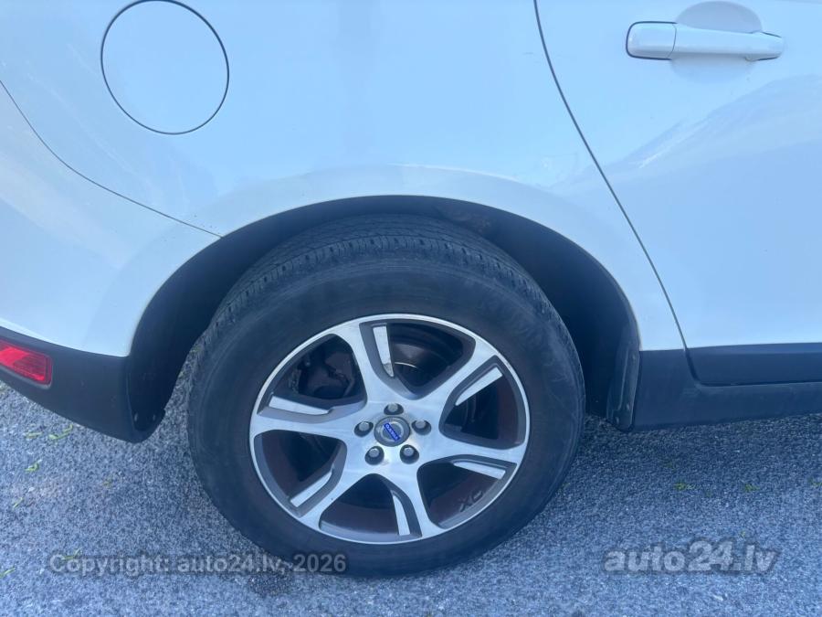 Balts Volvo XC60 2012 Tallina, ar dzinēja tilpumu 2.00 L un nobraukumu 328 tūkst. km par 10000 €, foto 22 vietnē AUTOMOTO.COM.LV