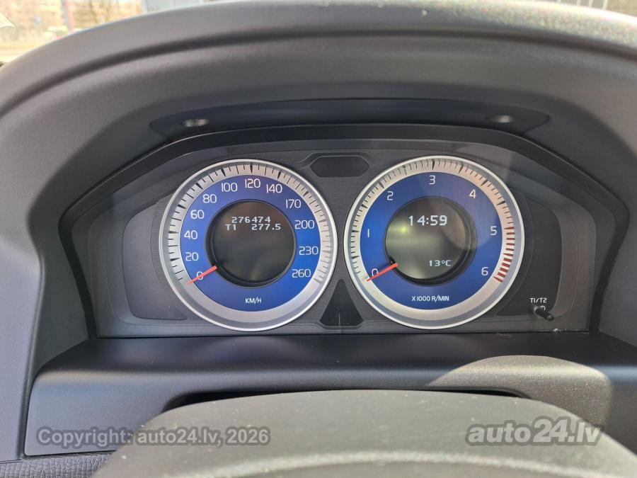 White Volvo XC60 2012 in Tartu, with an engine capacity of 2.00 L and mileage of 276 thousand km for 10390 €, photo 19 on AUTOMOTO.COM.LV