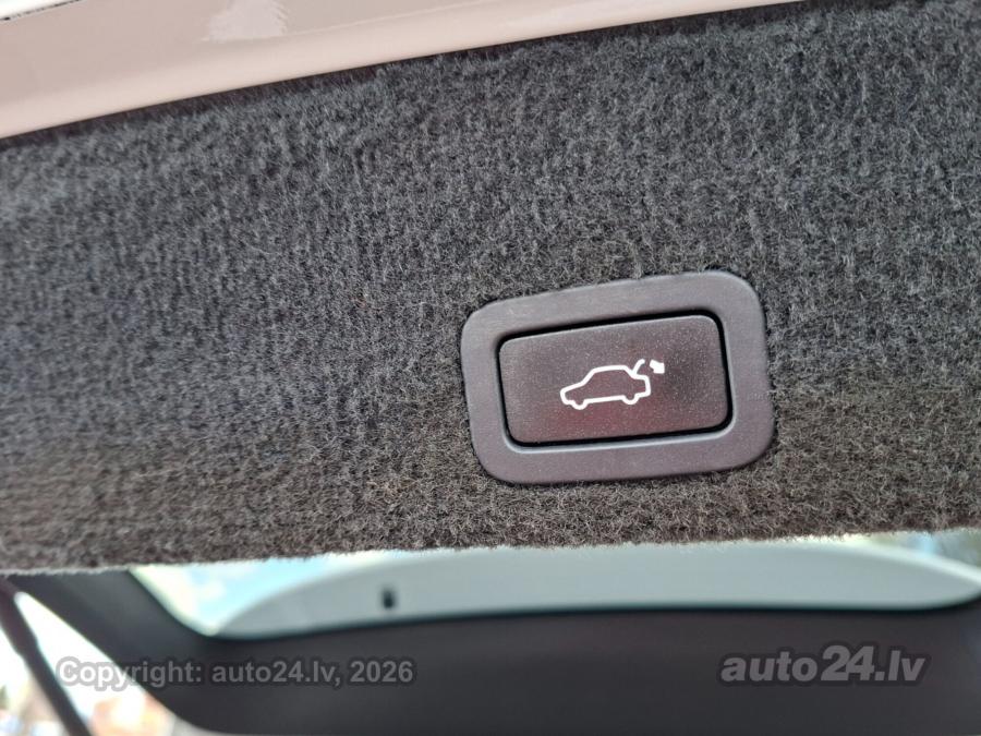 White Volvo XC60 2012 in Tartu, with an engine capacity of 2.00 L and mileage of 276 thousand km for 10390 €, photo 22 on AUTOMOTO.COM.LV