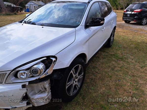Balts Volvo XC60 2013 Pelva, ar dzinēja tilpumu 2.40 L un nobraukumu 285 tūkst. km par 6990 €, foto 1 vietnē AUTOMOTO.COM.LV