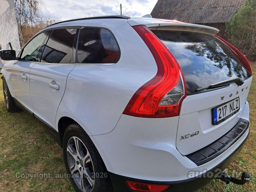 Balts Volvo XC60 2013 Pelva, ar dzinēja tilpumu 2.40 L un nobraukumu 285 tūkst. km par 6990 €, foto 4 vietnē AUTOMOTO.COM.LV