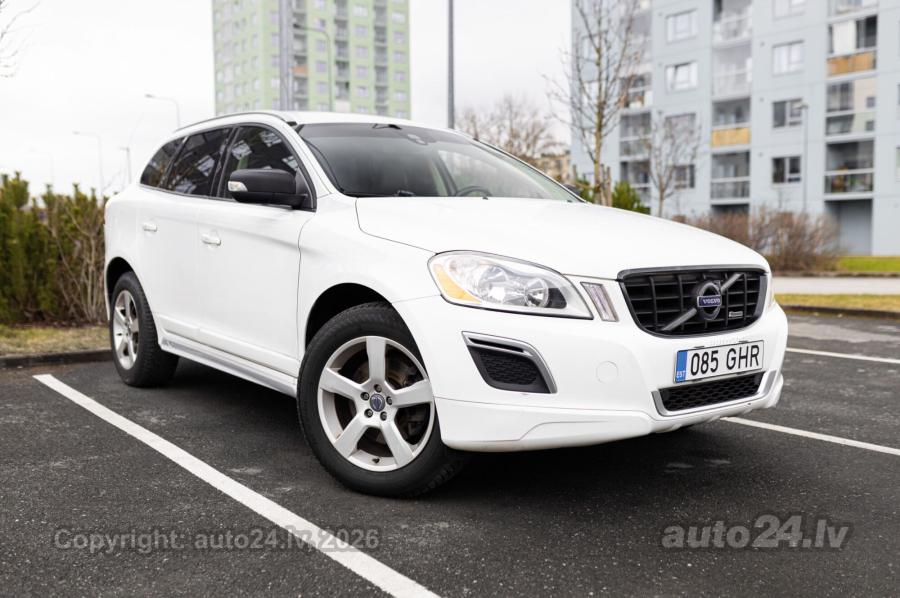 Balts Volvo XC60 2013 Tallina, ar dzinēja tilpumu 2.00 L un nobraukumu 259 tūkst. km par 8999 €, foto 1 vietnē AUTOMOTO.COM.LV