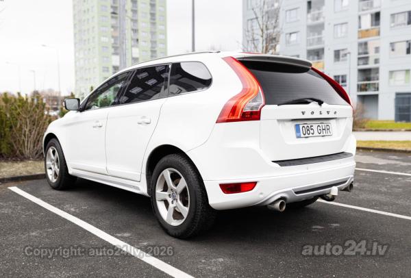 Balts Volvo XC60 2013 Tallina, ar dzinēja tilpumu 2.00 L un nobraukumu 259 tūkst. km par 8999 €, foto 4 vietnē AUTOMOTO.COM.LV