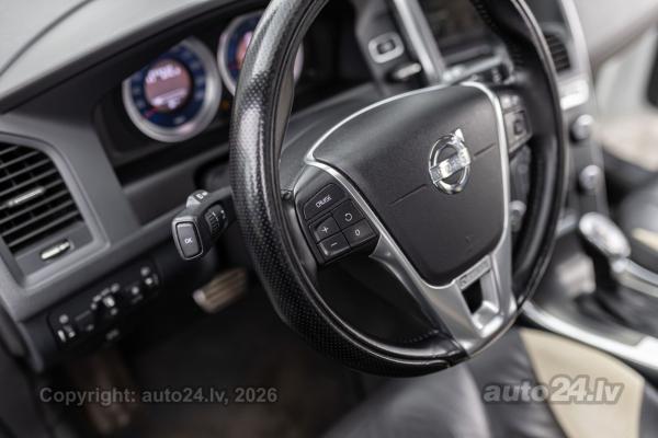 Balts Volvo XC60 2013 Tallina, ar dzinēja tilpumu 2.00 L un nobraukumu 259 tūkst. km par 8999 €, foto 9 vietnē AUTOMOTO.COM.LV