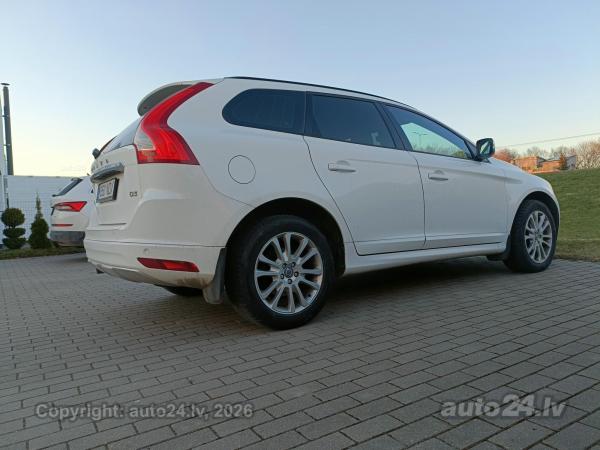 White Volvo XC60 2014 in Tallinn, with an engine capacity of 2.00 L and mileage of 197 thousand km for 14000 €, photo 5 on AUTOMOTO.COM.LV