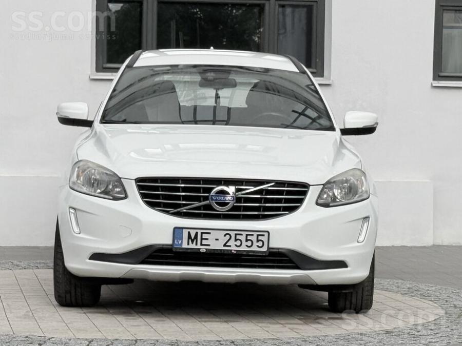 White Volvo XC60 2014 in Jelgava, with an engine capacity of 2.40 L and mileage of 215 thousand km for 10200 €, photo 1 on AUTOMOTO.COM.LV