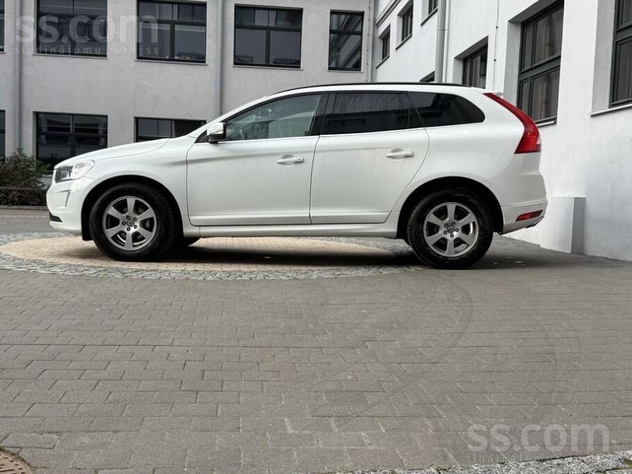 White Volvo XC60 2014 in Jelgava, with an engine capacity of 2.40 L and mileage of 215 thousand km for 10200 €, photo 5 on AUTOMOTO.COM.LV