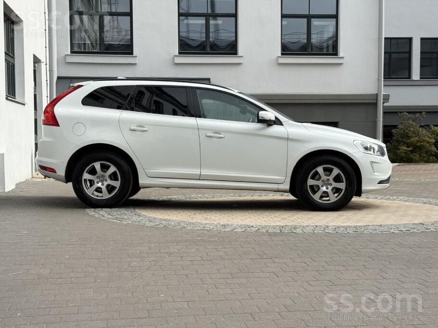 White Volvo XC60 2014 in Jelgava, with an engine capacity of 2.40 L and mileage of 215 thousand km for 10200 €, photo 6 on AUTOMOTO.COM.LV