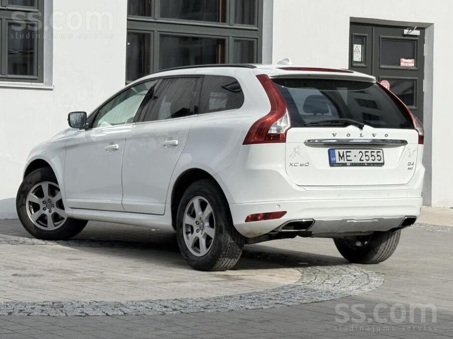 White Volvo XC60 2014 in Jelgava, with an engine capacity of 2.40 L and mileage of 215 thousand km for 10200 €, photo 7 on AUTOMOTO.COM.LV