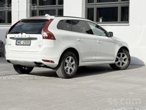 White Volvo XC60 2014 in Jelgava, with an engine capacity of 2.40 L and mileage of 215 thousand km for 10200 €, photo 8 on AUTOMOTO.COM.LV
