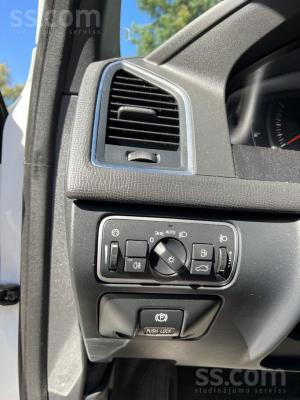 White Volvo XC60 2014 in Jelgava, with an engine capacity of 2.40 L and mileage of 215 thousand km for 10200 €, photo 10 on AUTOMOTO.COM.LV