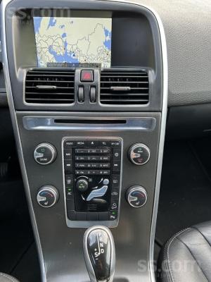White Volvo XC60 2014 in Jelgava, with an engine capacity of 2.40 L and mileage of 215 thousand km for 10200 €, photo 14 on AUTOMOTO.COM.LV