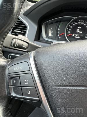 White Volvo XC60 2014 in Jelgava, with an engine capacity of 2.40 L and mileage of 215 thousand km for 10200 €, photo 15 on AUTOMOTO.COM.LV
