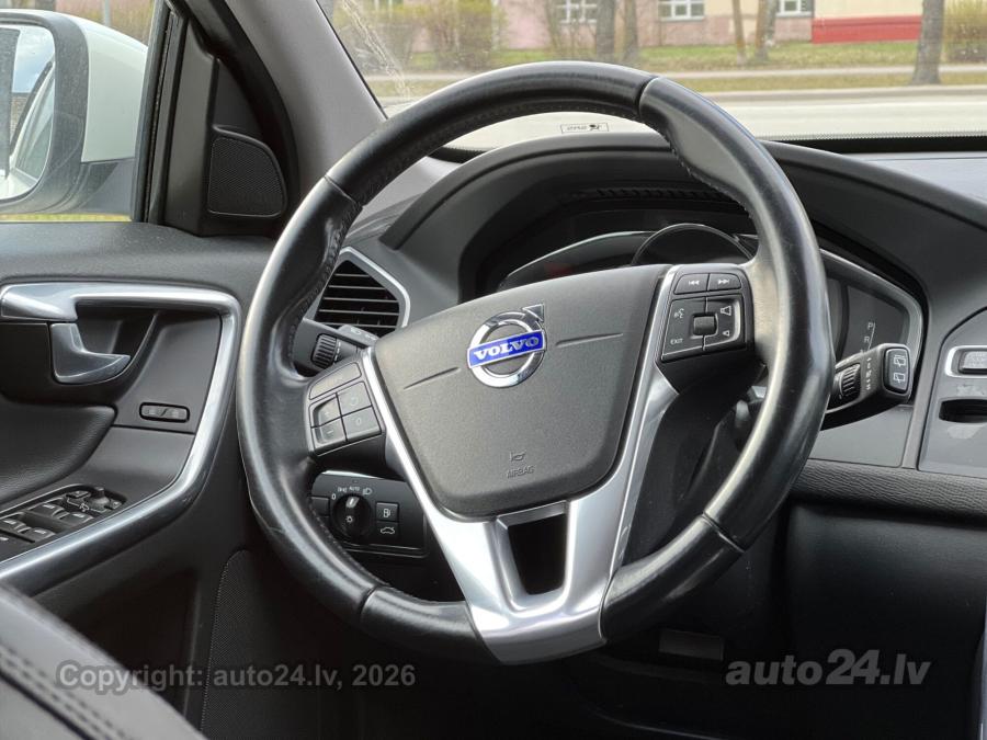 Balts Volvo XC60 2015 Narva, ar dzinēja tilpumu 2.00 L un nobraukumu 518 tūkst. km par 7999 €, foto 13 vietnē AUTOMOTO.COM.LV