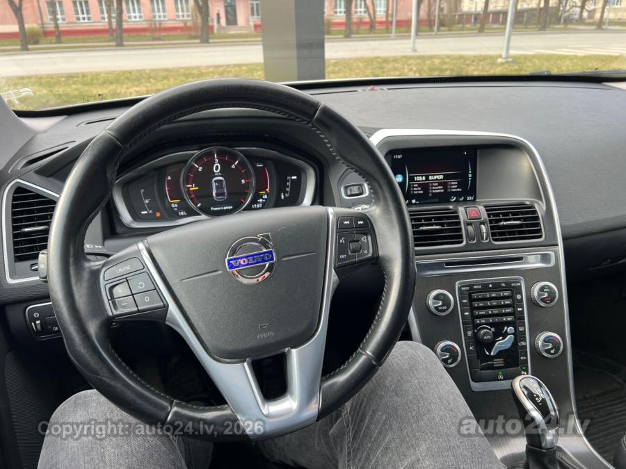 Balts Volvo XC60 2015 Narva, ar dzinēja tilpumu 2.00 L un nobraukumu 518 tūkst. km par 7999 €, foto 21 vietnē AUTOMOTO.COM.LV