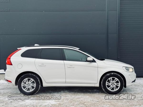 White Volvo XC60 2016 in Tallinn, with an engine capacity of 2.40 L and mileage of 215 thousand km for 13490 €, photo 6 on AUTOMOTO.COM.LV