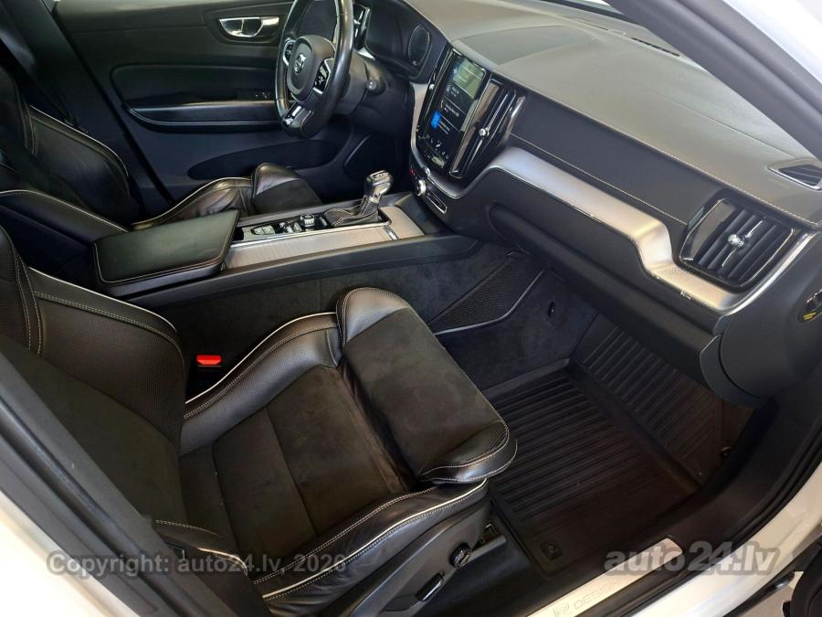 White Volvo XC60 2018 in Tartu, with an engine capacity of 2.00 L and mileage of 246 thousand km for 19900 €, photo 9 on AUTOMOTO.COM.LV