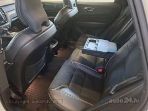 White Volvo XC60 2018 in Tartu, with an engine capacity of 2.00 L and mileage of 246 thousand km for 19900 €, photo 10 on AUTOMOTO.COM.LV
