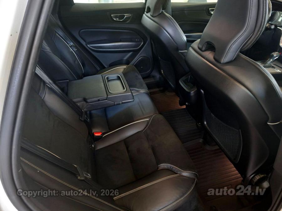 White Volvo XC60 2018 in Tartu, with an engine capacity of 2.00 L and mileage of 246 thousand km for 19900 €, photo 11 on AUTOMOTO.COM.LV