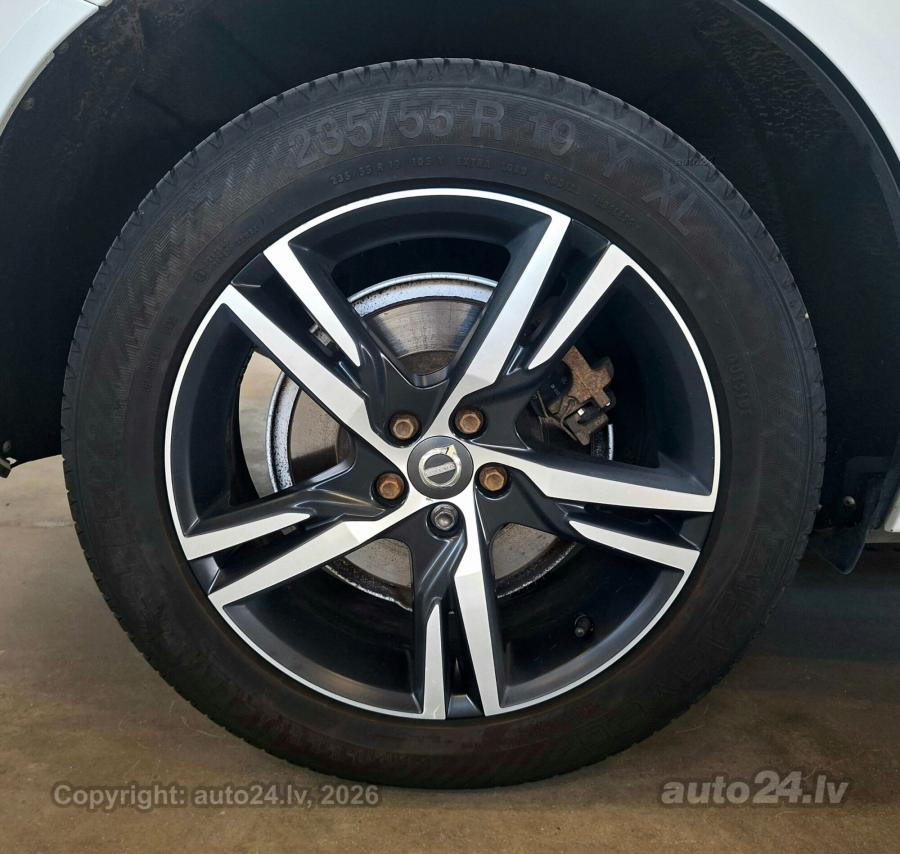 White Volvo XC60 2018 in Tartu, with an engine capacity of 2.00 L and mileage of 246 thousand km for 19900 €, photo 16 on AUTOMOTO.COM.LV