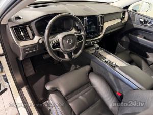 White Volvo XC60 2019 in Tallinn, with an engine capacity of 2.00 L and mileage of 118 thousand km for 23900 €, photo 9 on AUTOMOTO.COM.LV