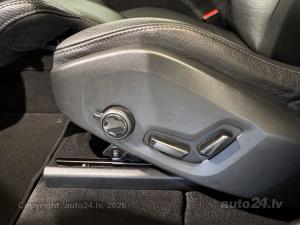 White Volvo XC60 2019 in Tallinn, with an engine capacity of 2.00 L and mileage of 118 thousand km for 23900 €, photo 12 on AUTOMOTO.COM.LV