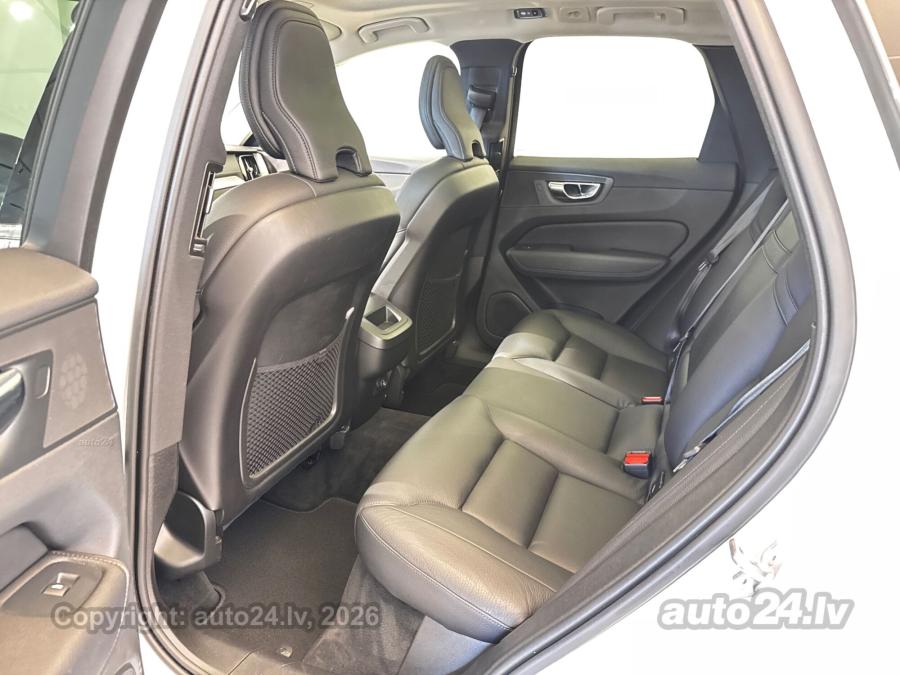 White Volvo XC60 2019 in Tallinn, with an engine capacity of 2.00 L and mileage of 118 thousand km for 23900 €, photo 24 on AUTOMOTO.COM.LV