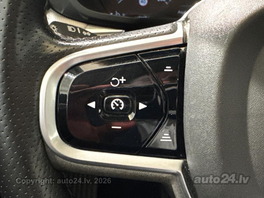 White Volvo XC60 2019 in Tallinn, with an engine capacity of 2.00 L and mileage of 118 thousand km for 23900 €, photo 25 on AUTOMOTO.COM.LV