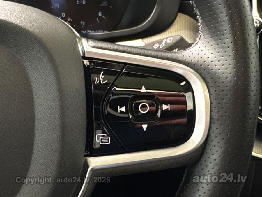 White Volvo XC60 2019 in Tallinn, with an engine capacity of 2.00 L and mileage of 118 thousand km for 23900 €, photo 26 on AUTOMOTO.COM.LV
