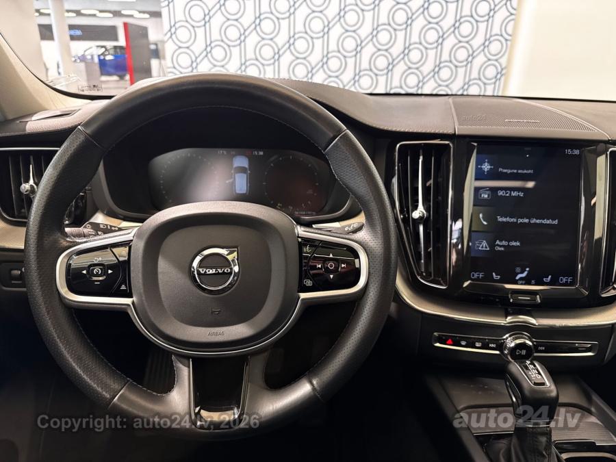 White Volvo XC60 2019 in Tallinn, with an engine capacity of 2.00 L and mileage of 118 thousand km for 23900 €, photo 27 on AUTOMOTO.COM.LV