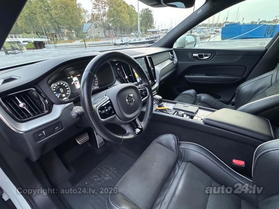 White Volvo XC60 2019 in Tallinn, with an engine capacity of 2.00 L and mileage of 236 thousand km for 24500 €, photo 9 on AUTOMOTO.COM.LV