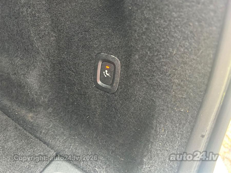 Balts Volvo XC60 2020 Tallina, ar dzinēja tilpumu 2.00 L un nobraukumu 116 tūkst. km par 31000 €, foto 12 vietnē AUTOMOTO.COM.LV