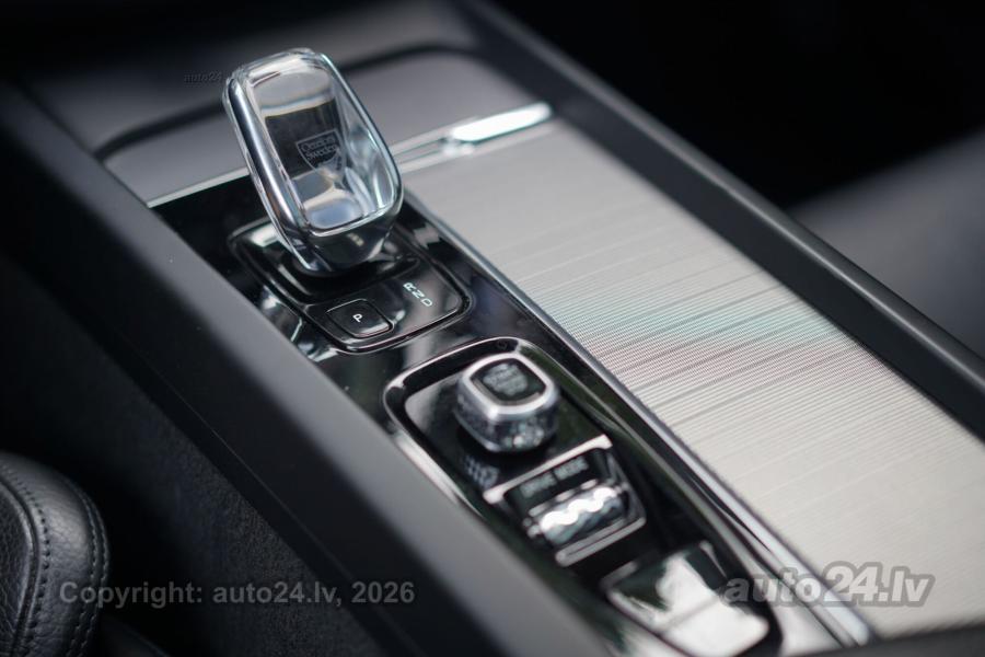 Balts Volvo XC60 2020 Tallina, ar dzinēja tilpumu 2.00 L un nobraukumu 118 tūkst. km par 28990 €, foto 14 vietnē AUTOMOTO.COM.LV