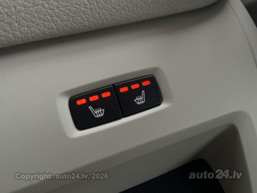 Balts Volvo XC60 2020 Pērnava, ar dzinēja tilpumu 2.00 L un nobraukumu 160 tūkst. km par 29900 €, foto 24 vietnē AUTOMOTO.COM.LV
