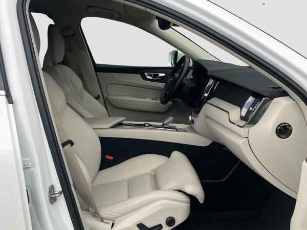 Balts Volvo XC60 2020 Pērnava, ar dzinēja tilpumu 2.00 L un nobraukumu 160 tūkst. km par 29950 €, foto 6 vietnē AUTOMOTO.COM.LV