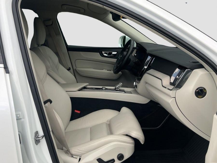 Balts Volvo XC60 2020 Pērnava, ar dzinēja tilpumu 2.00 L un nobraukumu 160 tūkst. km par 29950 €, foto 6 vietnē AUTOMOTO.COM.LV