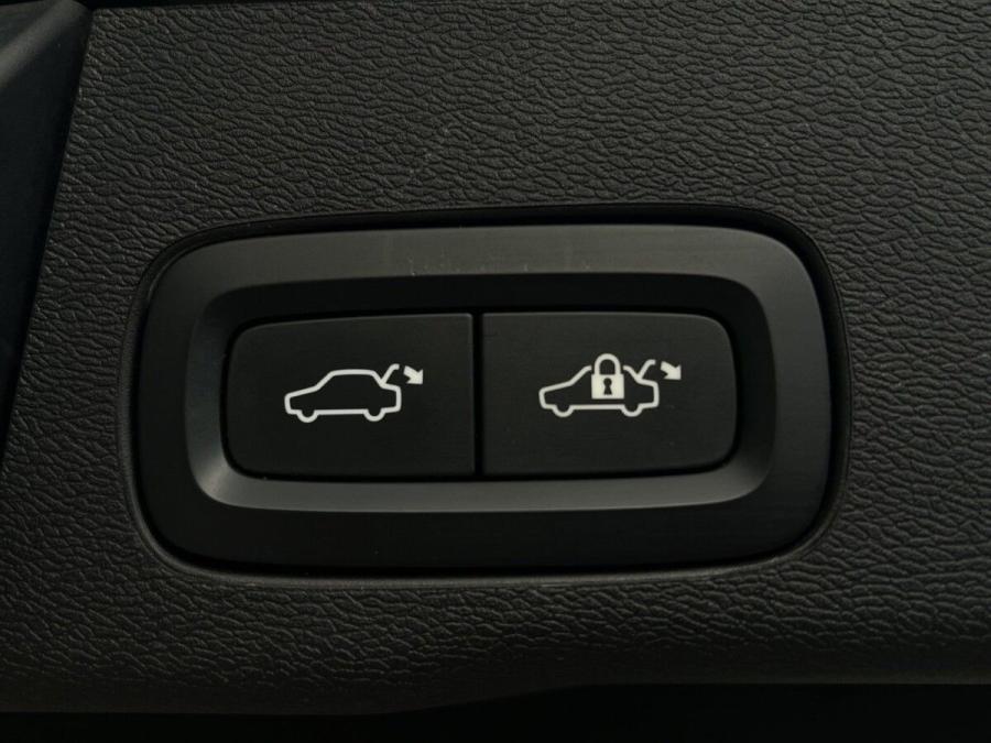 Balts Volvo XC60 2020 Pērnava, ar dzinēja tilpumu 2.00 L un nobraukumu 160 tūkst. km par 29950 €, foto 10 vietnē AUTOMOTO.COM.LV