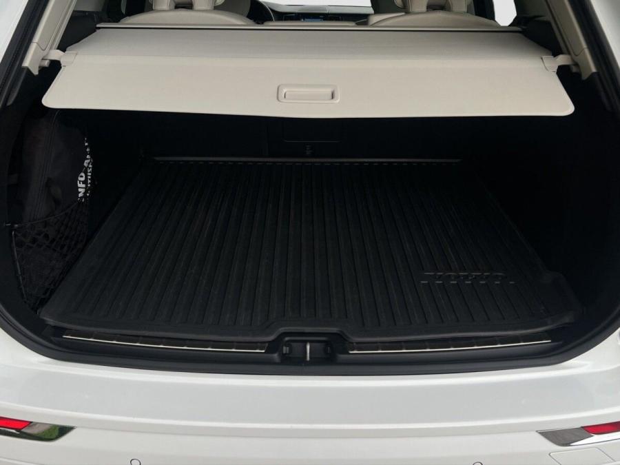 Balts Volvo XC60 2020 Pērnava, ar dzinēja tilpumu 2.00 L un nobraukumu 160 tūkst. km par 29950 €, foto 18 vietnē AUTOMOTO.COM.LV