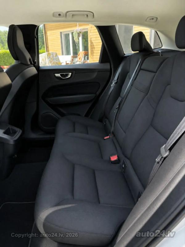 White Volvo XC60 2020 in Rapla, with an engine capacity of 2.00 L and mileage of 105 thousand km for 28500 €, photo 7 on AUTOMOTO.COM.LV