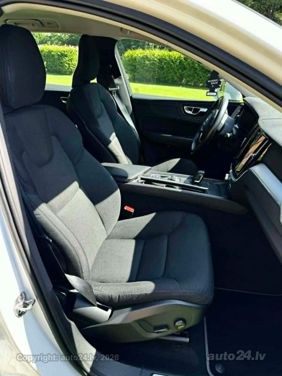 White Volvo XC60 2020 in Rapla, with an engine capacity of 2.00 L and mileage of 105 thousand km for 28500 €, photo 8 on AUTOMOTO.COM.LV