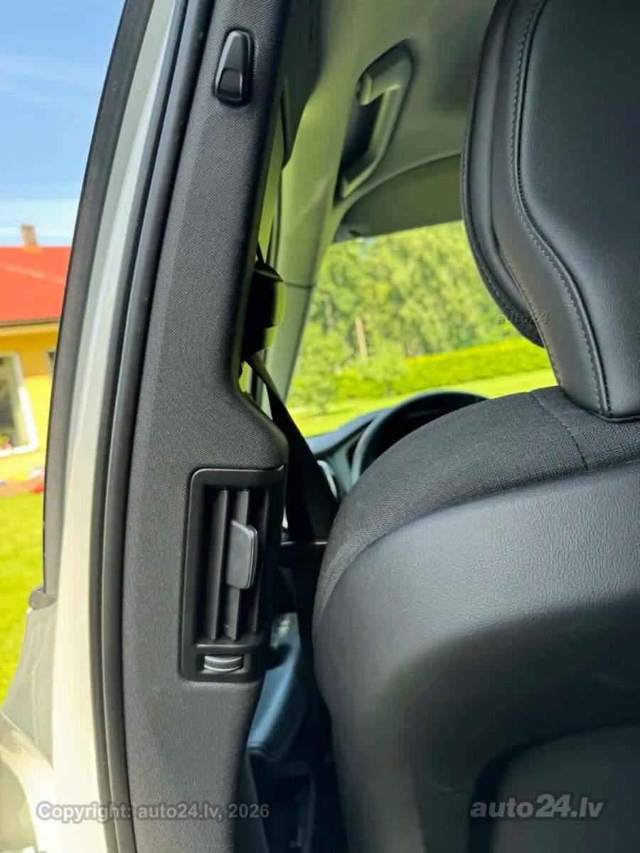 White Volvo XC60 2020 in Rapla, with an engine capacity of 2.00 L and mileage of 105 thousand km for 28500 €, photo 12 on AUTOMOTO.COM.LV
