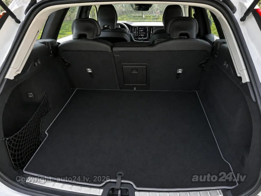 White Volvo XC60 2020 in Rapla, with an engine capacity of 2.00 L and mileage of 105 thousand km for 28500 €, photo 13 on AUTOMOTO.COM.LV