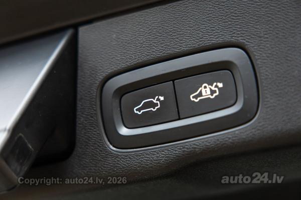Вольво ХС60 2021 в Выру на AUTOMOTO.COM.LV Белый Вольво ХС60 2021 в Выру, объемом двигателя 2.00 л и пробегом 103 тыс. км за 35400 €, фото 8 на AUTOMOTO.COM.LV