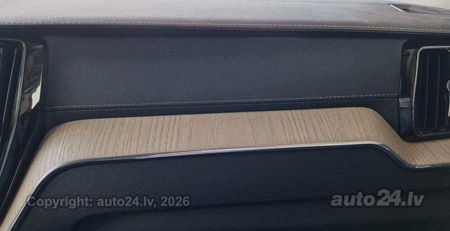 White Volvo XC60 2021 in Tallinn, with an engine capacity of 0.00 L and mileage of 88 thousand km for 32950 €, photo 7 on AUTOMOTO.COM.LV