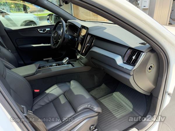Balts Volvo XC60 2025 Tartu, ar dzinēja tilpumu 2.00 L un nobraukumu 8 tūkst. km par 53900 €, foto 4 vietnē AUTOMOTO.COM.LV